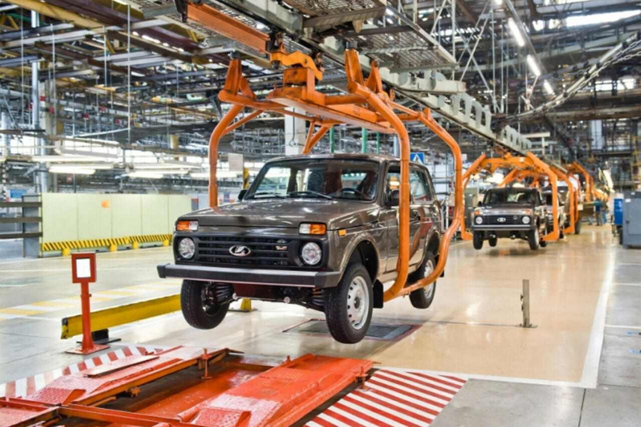 Lada и Tesla признали автобрендами с самым старым модельным рядом