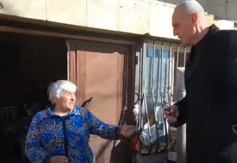 Xankəndidə yaşayan Larisa evi yandırılan azərbaycanlıya belə reaksiya verdi - VİDEO