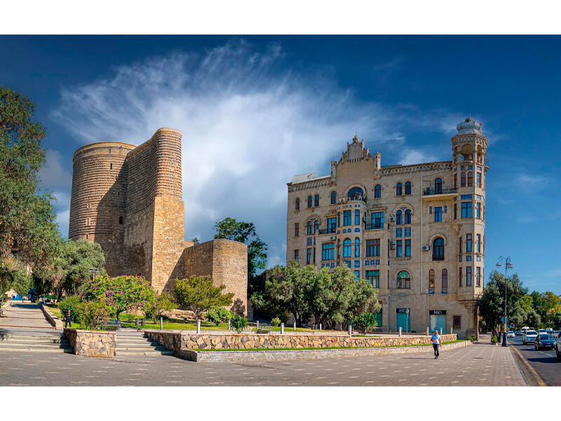 Bakının mərkəzində QƏRİBƏ GÖRÜNTÜ - VİDEO