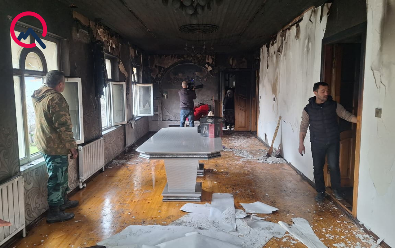Oğrular mürəbbə yeyib evi yandırdılar - FOTO