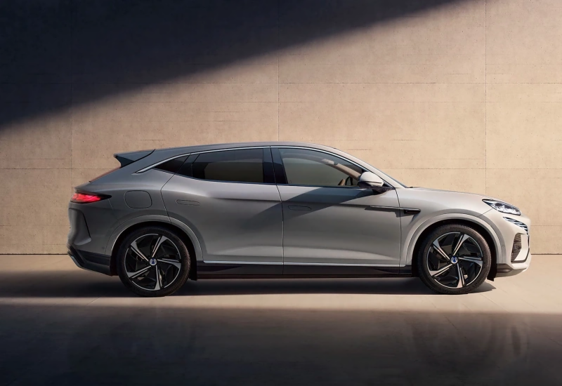 BYD-sini evdə saxlayır, altına xalça da SƏRİB - VİDEO