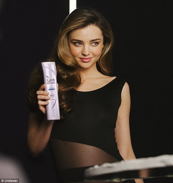 Миранда Керр раскрыла секрет своих блестящих волос - ФОТО